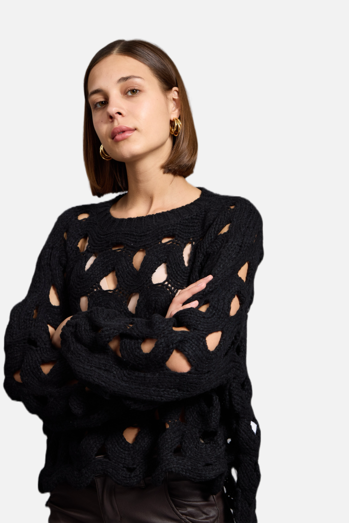 Hazel- scallop edge crocheted Sweater In black - yLondon